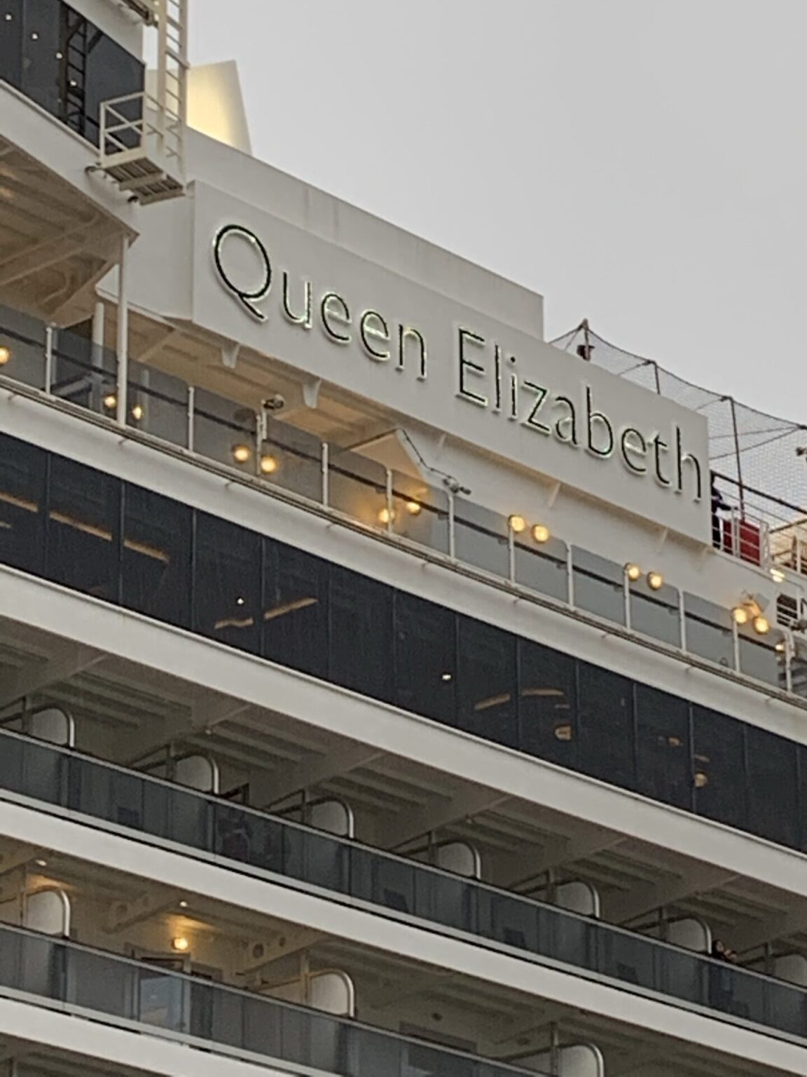 Queen Elizabeth^_^ - 貝賀住建有限会社